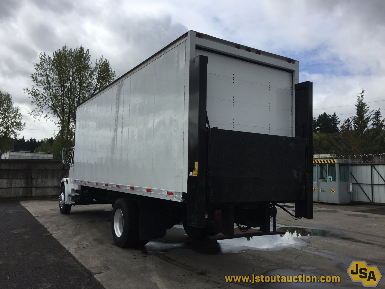For Sale: 2000 Freightliner FL70 Box Truck
