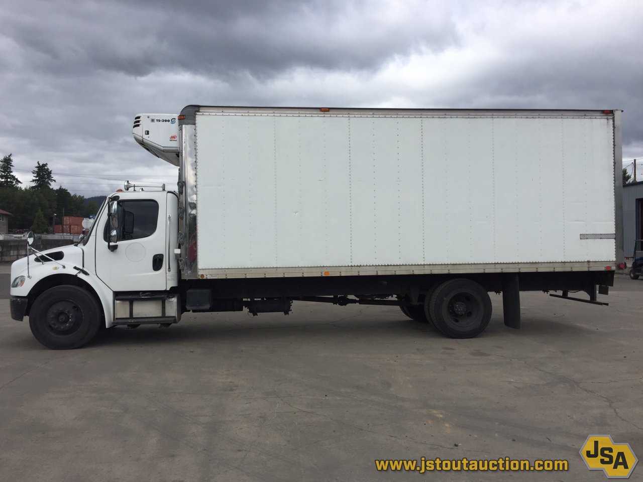 For Sale: 2005 Freightliner M2-106 Reefer