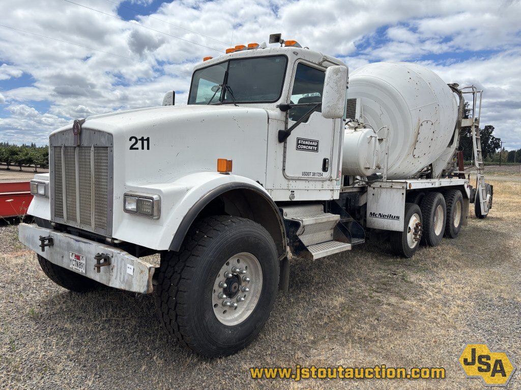 For Sale: 2005 Mc Neilus W900 Other Truck