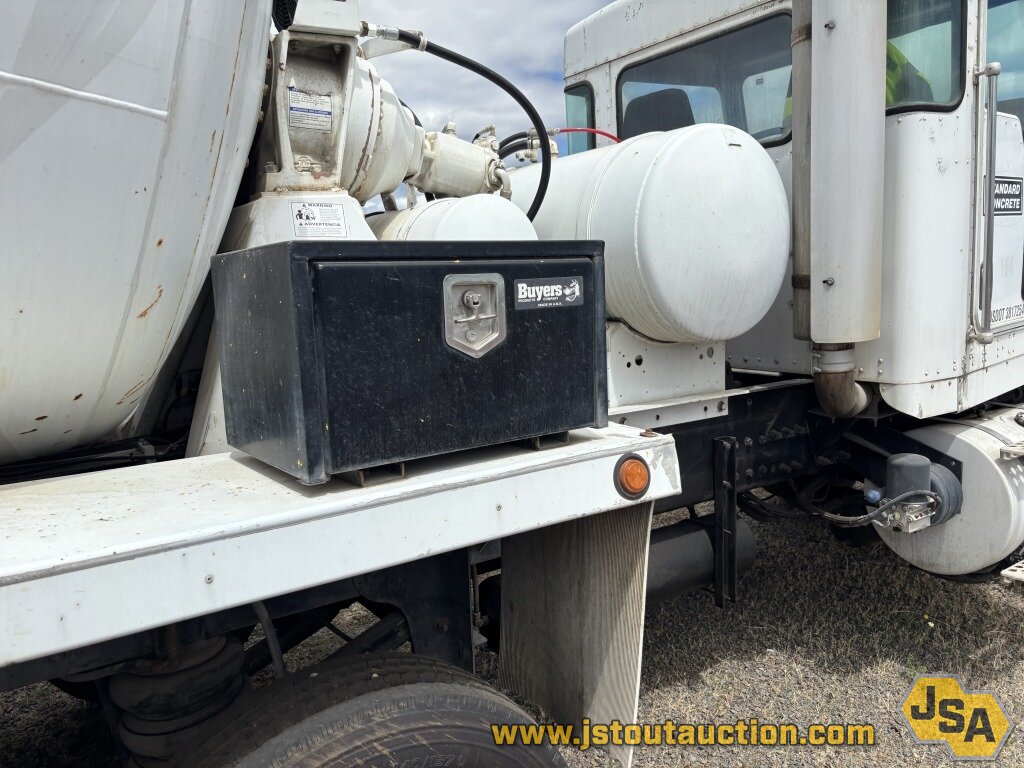 For Sale: 2005 Mc Neilus W900 Other Truck