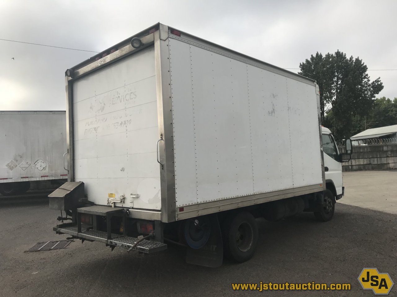 For Sale: 2005 Mitsubishi Fuso Box Truck