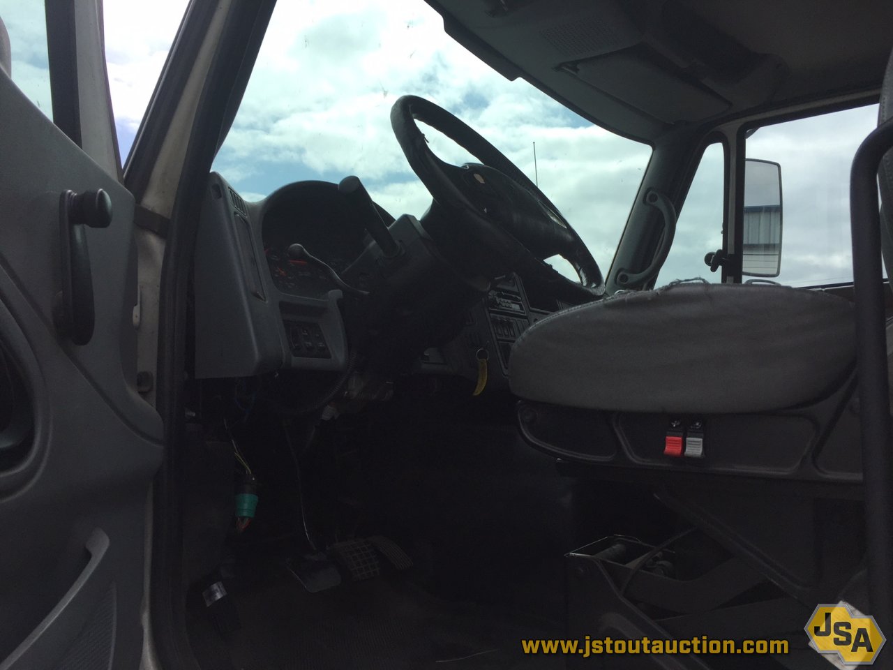 For Sale: 2006 International 7600 Flatbed Trucks